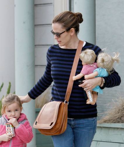The Many Bags of Jennifer Garner - PurseBlog