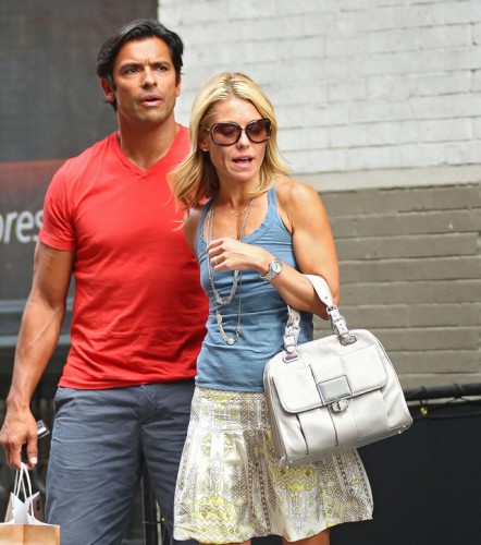The Many Bags of Kelly Ripa - PurseBlog