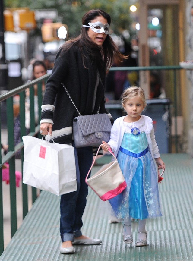Bethenny Frankel Juggles a Mask, Dog, Child and Chanel Bag - PurseBlog