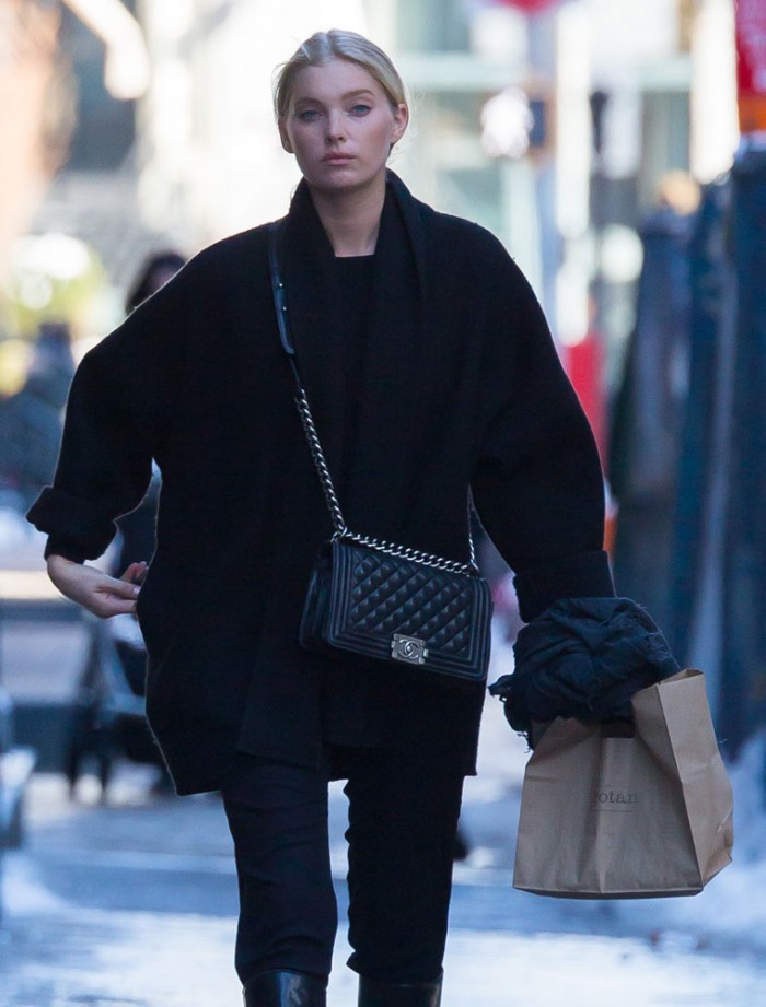 45 Photos Of Gorgeous Supermodels And Their Fabulous Handbags | PurseBlog