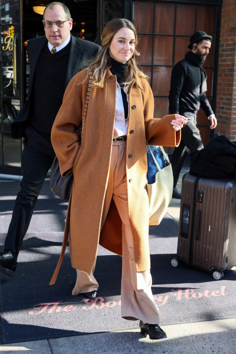 Celebrities With Their Loewe Squeeze Bags - PurseBlog