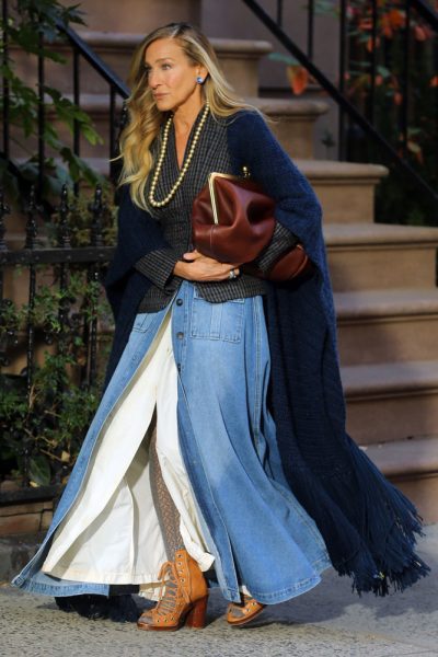 Move Over Big Bags, Oversized Clutches Are the New Must-Have - PurseBlog
