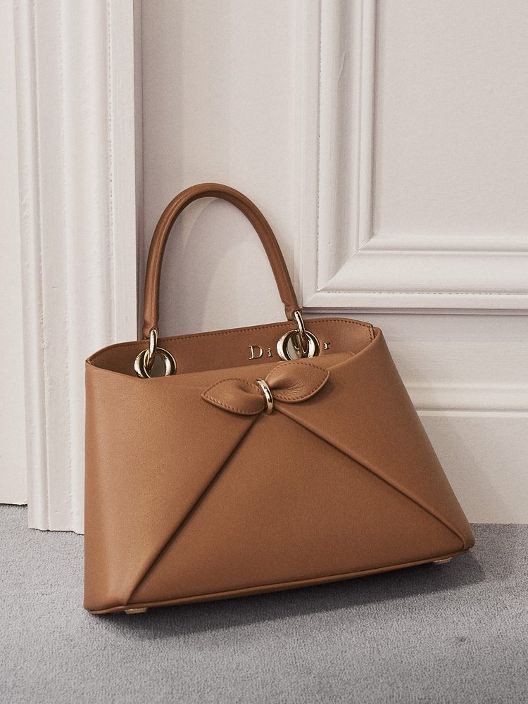 Inside Dior’s Cigale Bag, The Standout Of Jonathan Anderson’s First ...